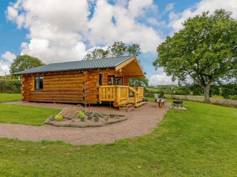 Luxury Log Cabins with hot tubs for rent in Herefordshire. No pets.
