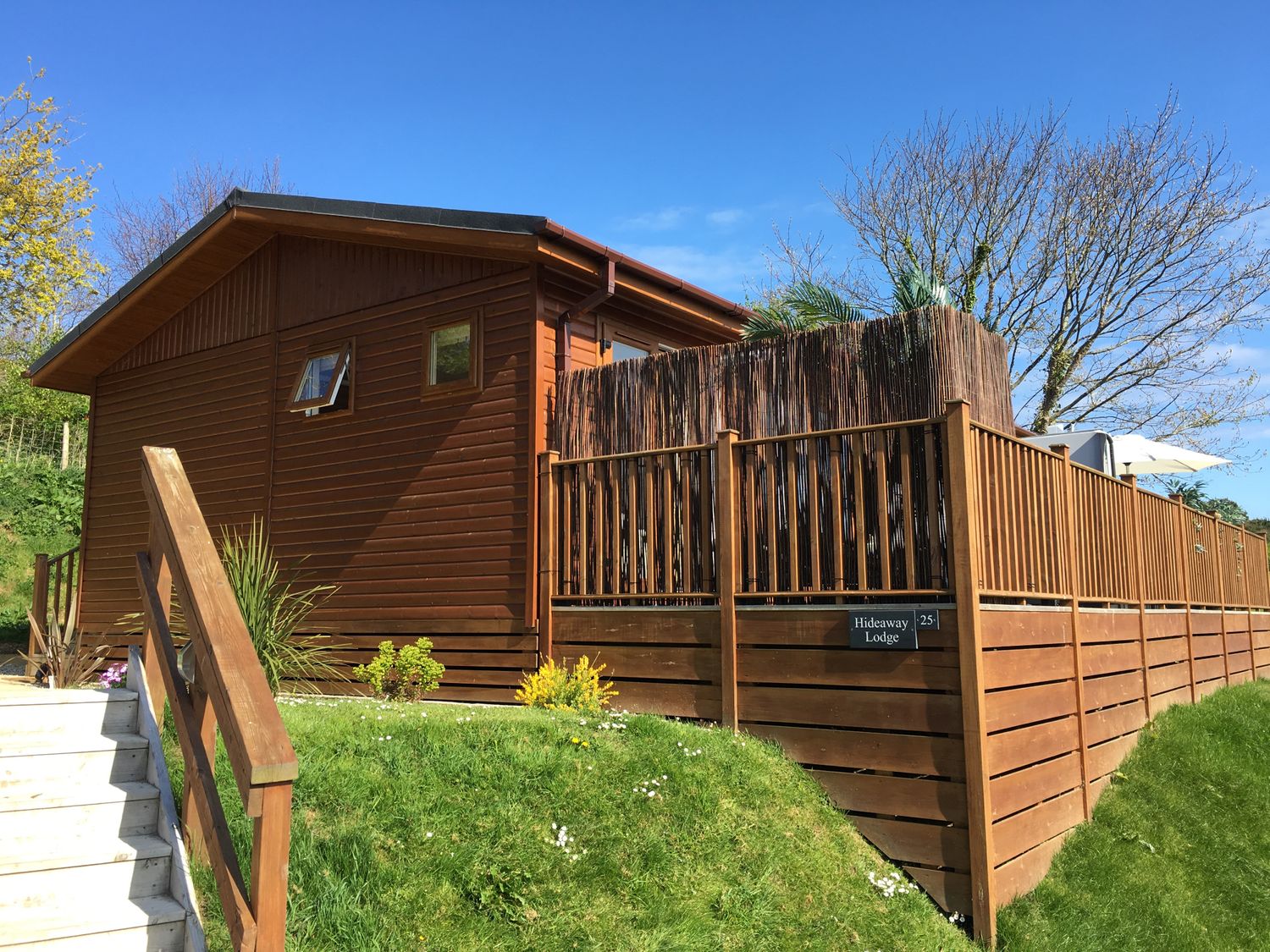 Bossiney Bay in Tintagel, North Cornwall, hot tubs and pet friendly