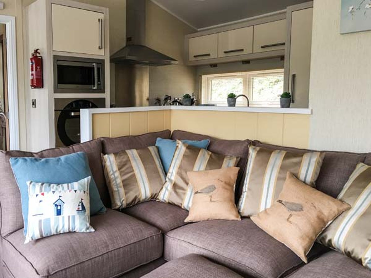 Bossiney Bay in Tintagel, North Cornwall, hot tubs and pet friendly