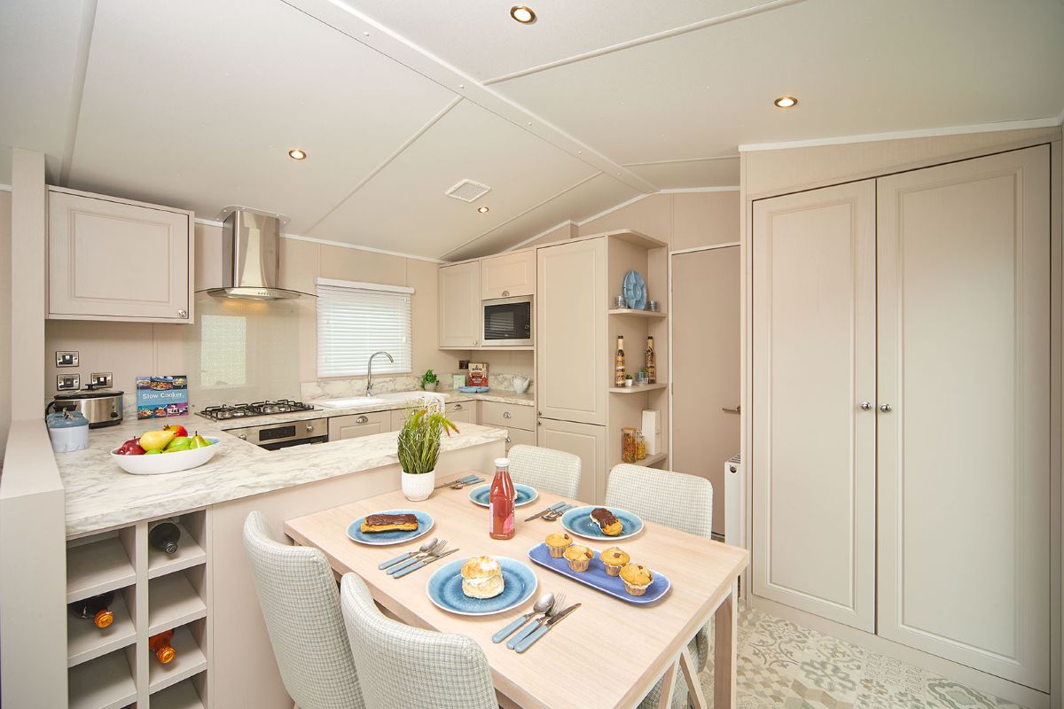 Carnaby Lakehouse Lodge - Bredon View Holiday Park Estate