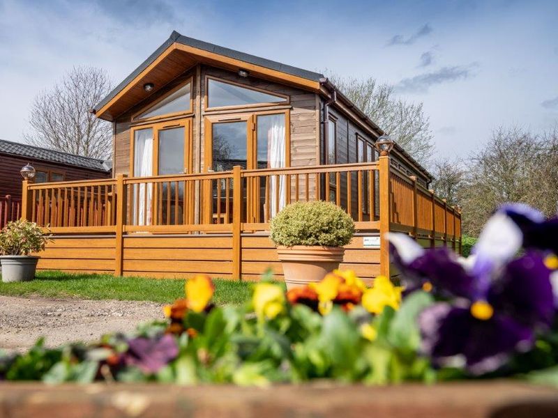Yaxham Waters: Lodges for Sale